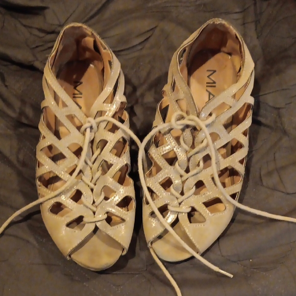 MIA | Shoes | 9 Mia Beige Shoes | Poshmark